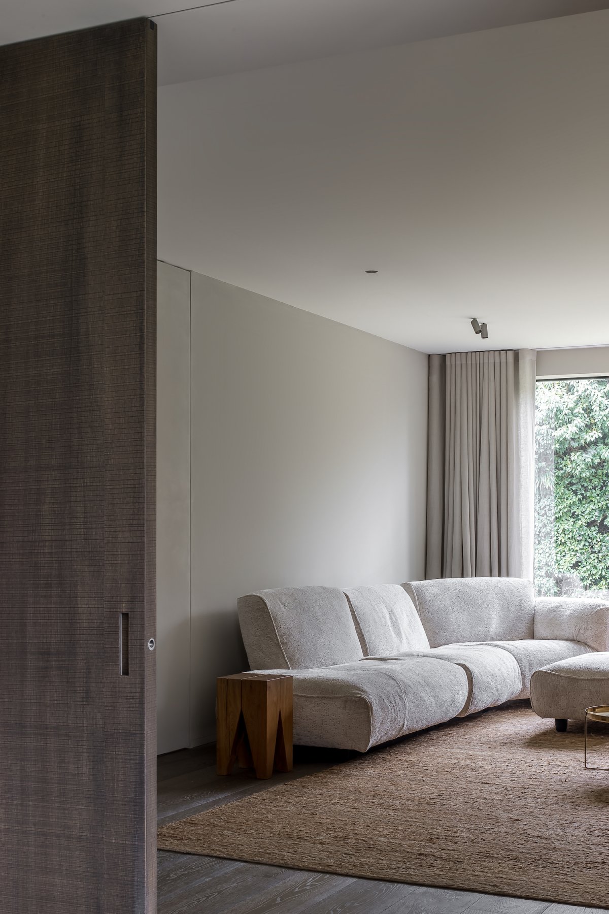 YINJISPACE - Niels Maier x Curvy Minimalism